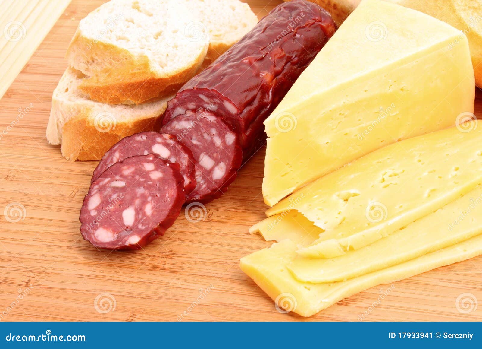 Wurst und Brot stockbild. Bild von nachricht, fleisch - 17933941