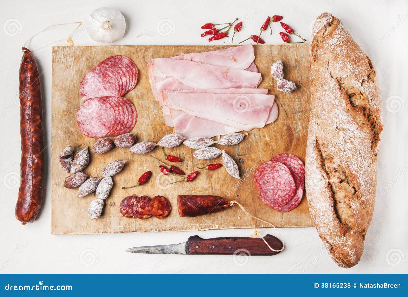 Wurst und Brot stockfoto. Bild von kalt, aperitif, form - 38165238