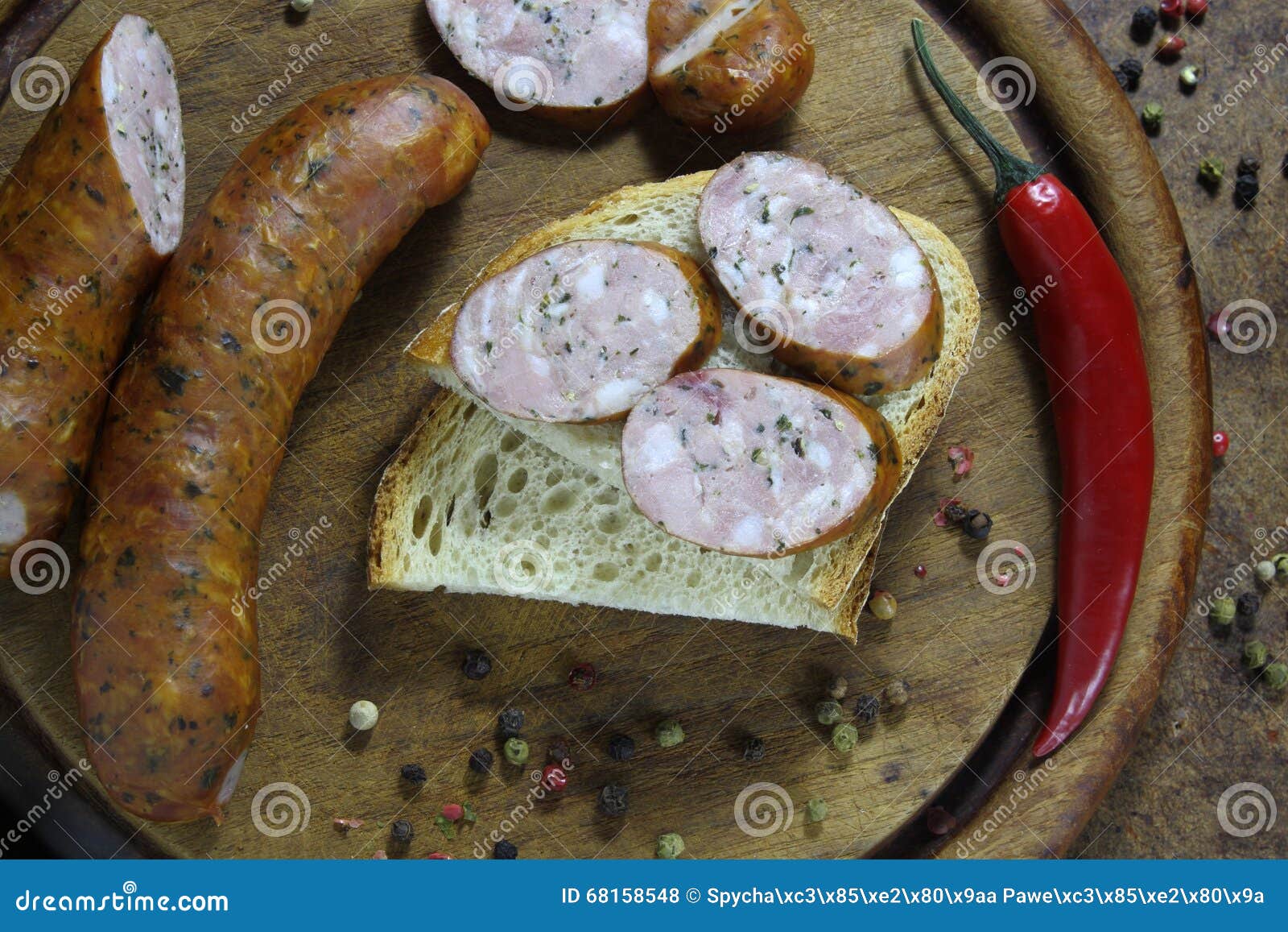 Wurst und Brot stockfoto. Bild von schweinefleisch, fett - 68158548