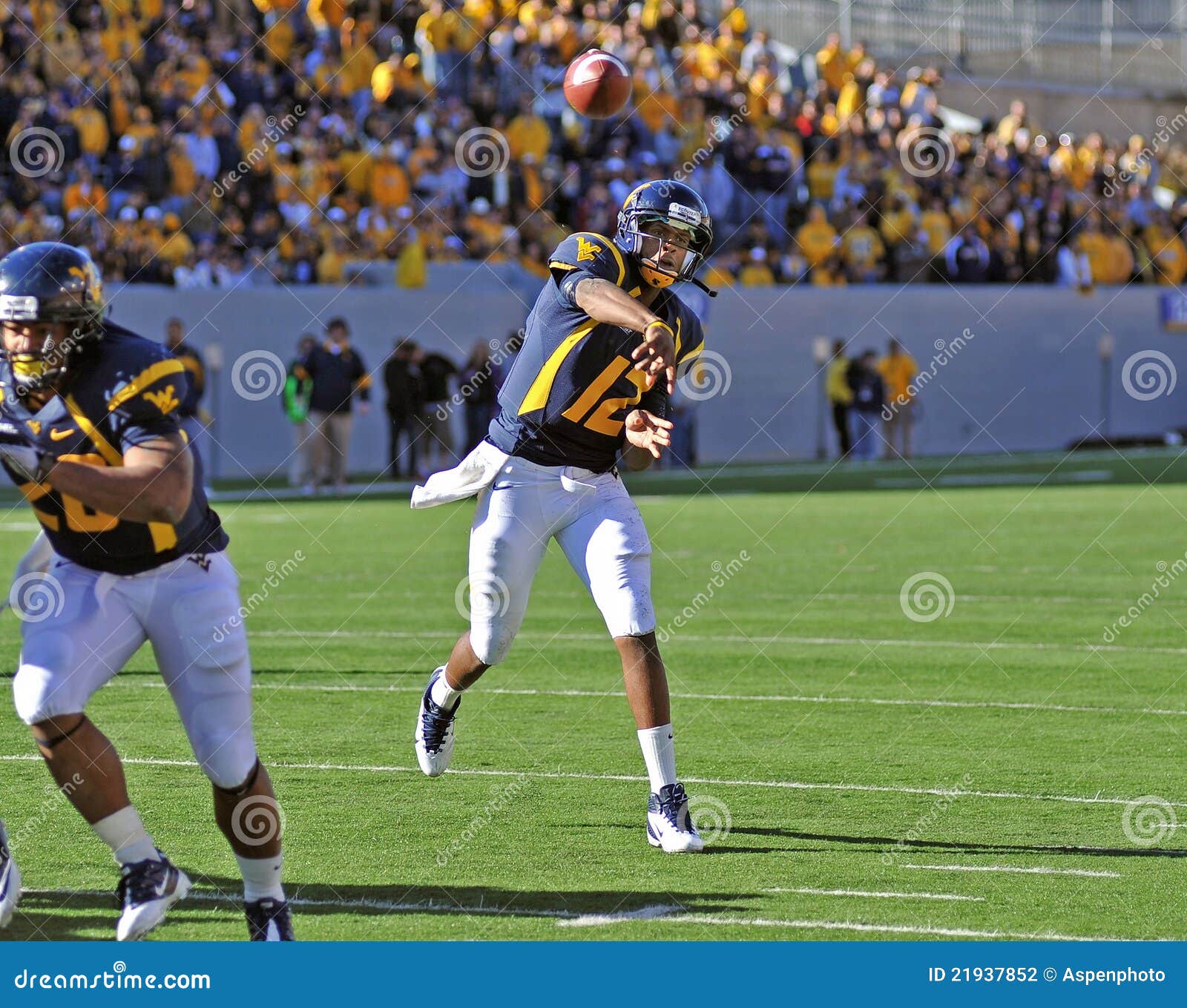 WVU Quarterback Geno Smith - Touchdown Pass Editorial Photography ...