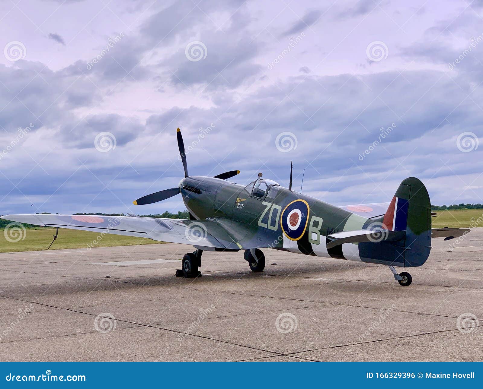 Spitfire editorial photo. Image of plane, spitfire, high - 166329396