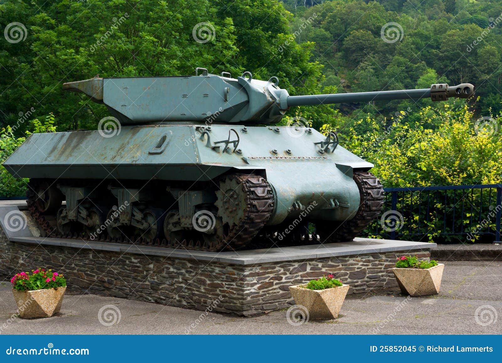 WW2 tank on display stock image. Image of bulge, display - 25852045
