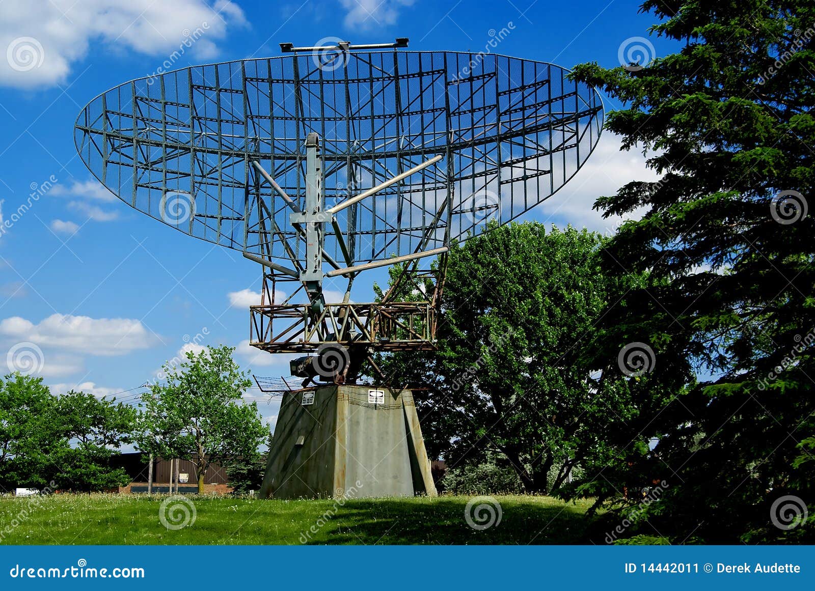 Radar Dish Full View Royalty-Free Stock Photo | CartoonDealer.com #2584035
