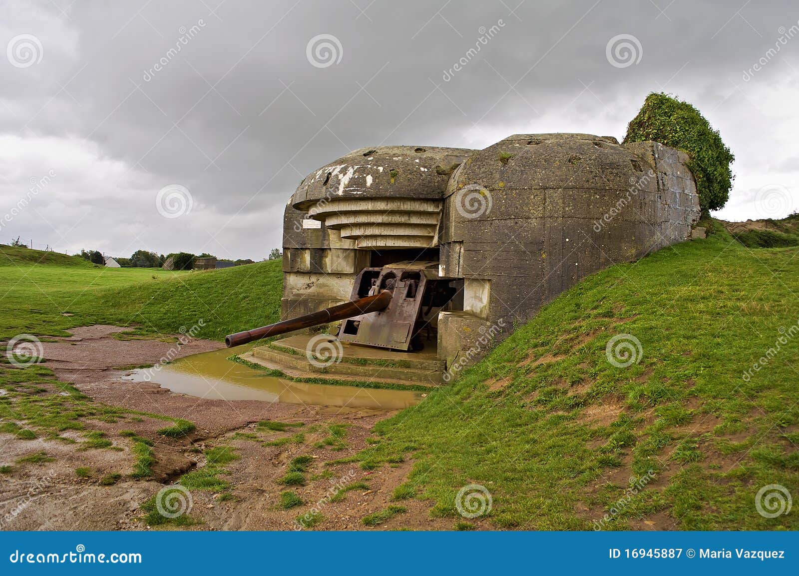 WWII German battery stock image. Image of chassis, armored - 16945887