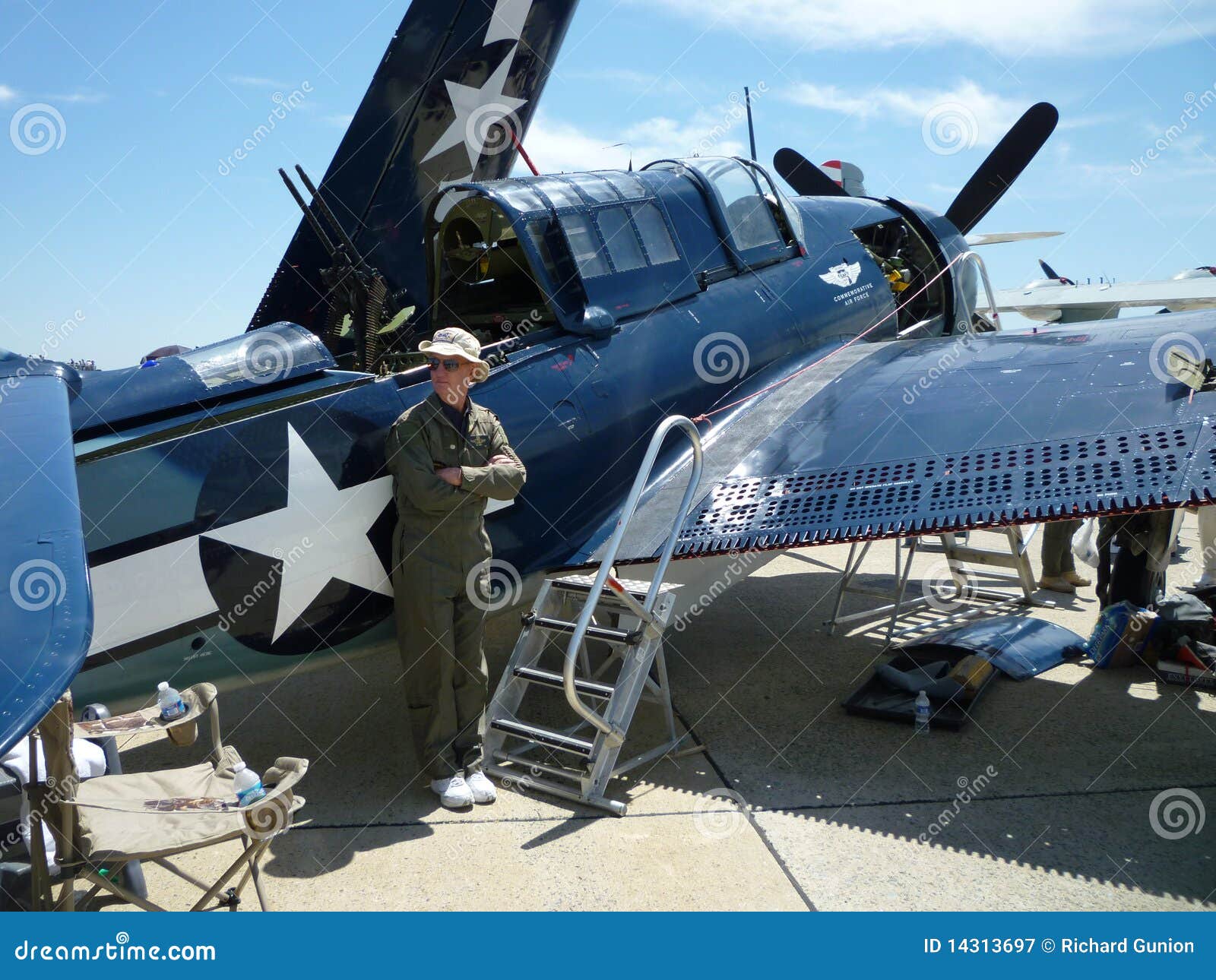 WWII Helldiver Aircraft editorial photography. Image of tarmac - 14313697