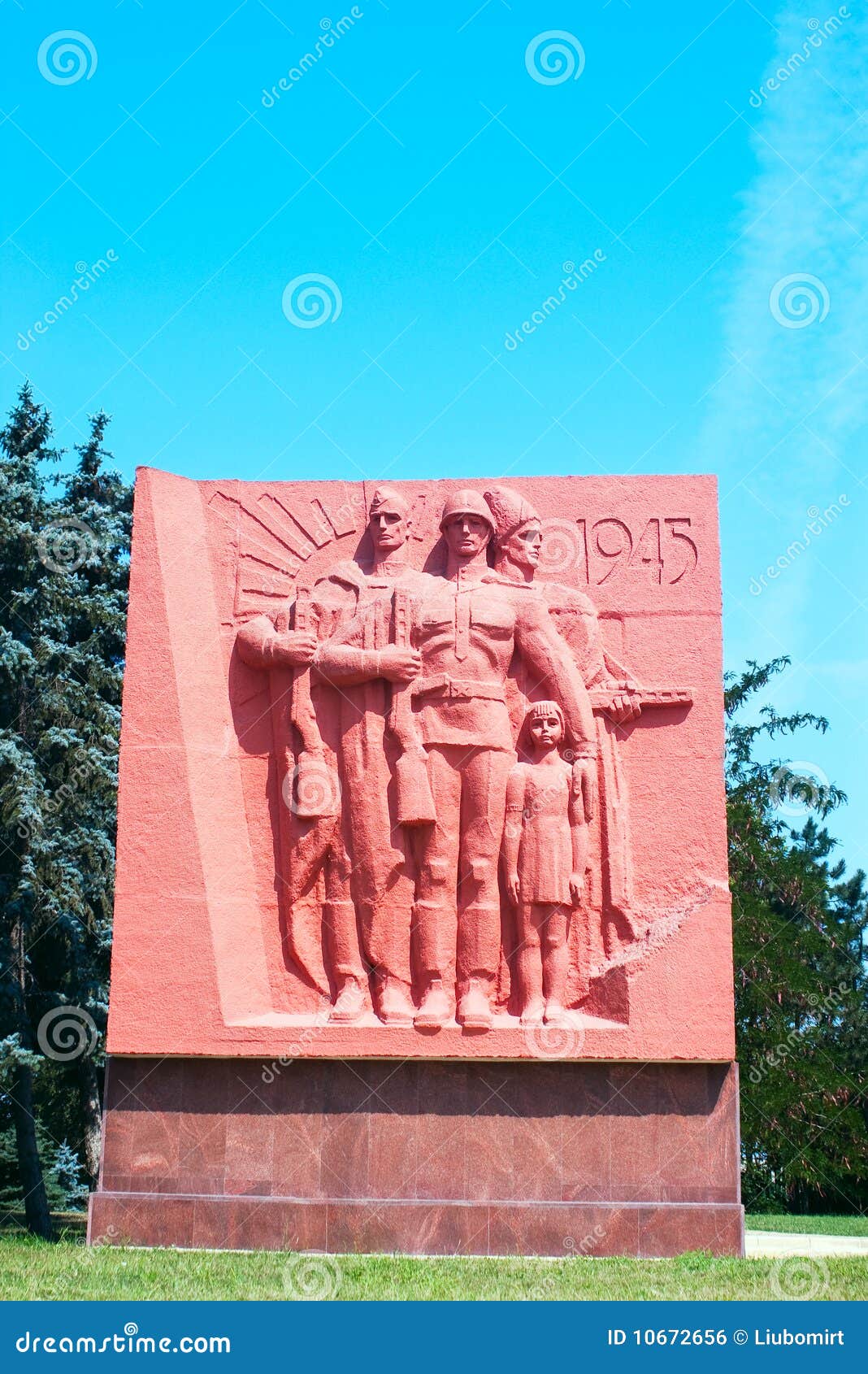 WWII monument editorial photo. Image of victory, soldiers - 10672656