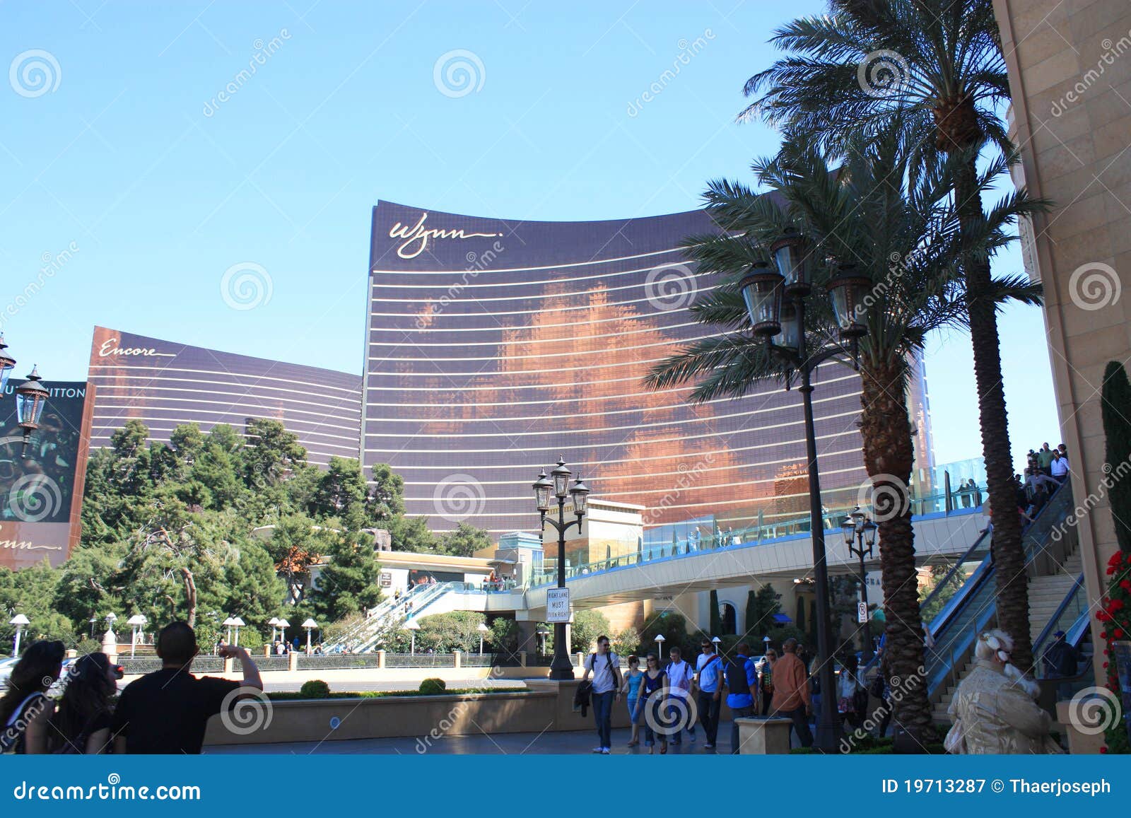 Wynn and Encore Hotels editorial photography. Image of dusk - 19713287