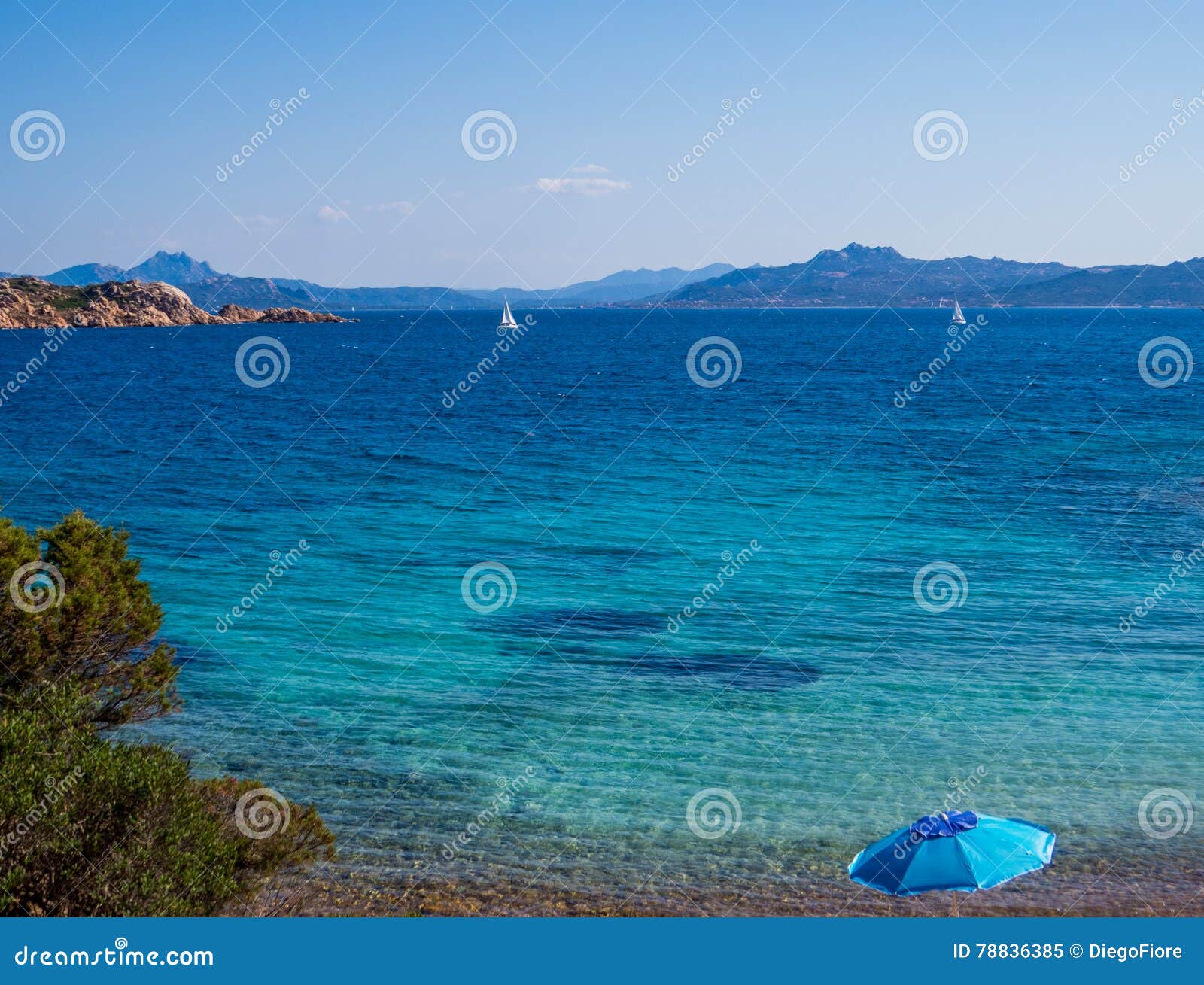 Wyspa Caprera, Los Angeles Maddalena Obraz Stock - Obraz złożonej z ...