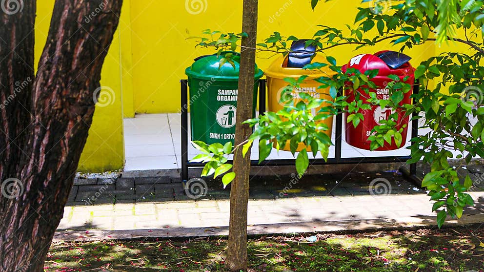 & X22;Efficient Waste Management Solutions: Innovations in Trash ...