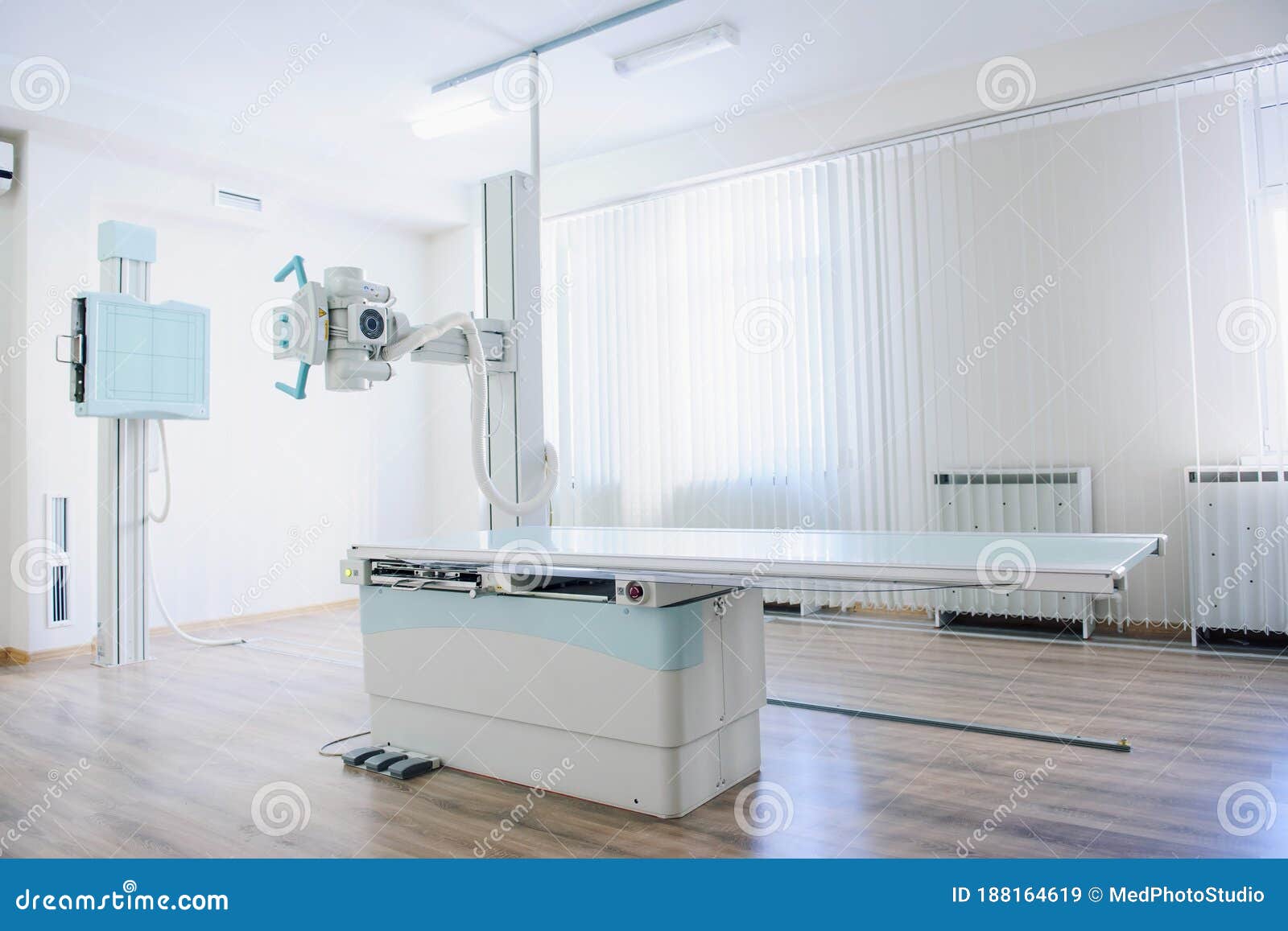 X-ray Machine and Radiology Room Stock Image - Image of table, scanner ...