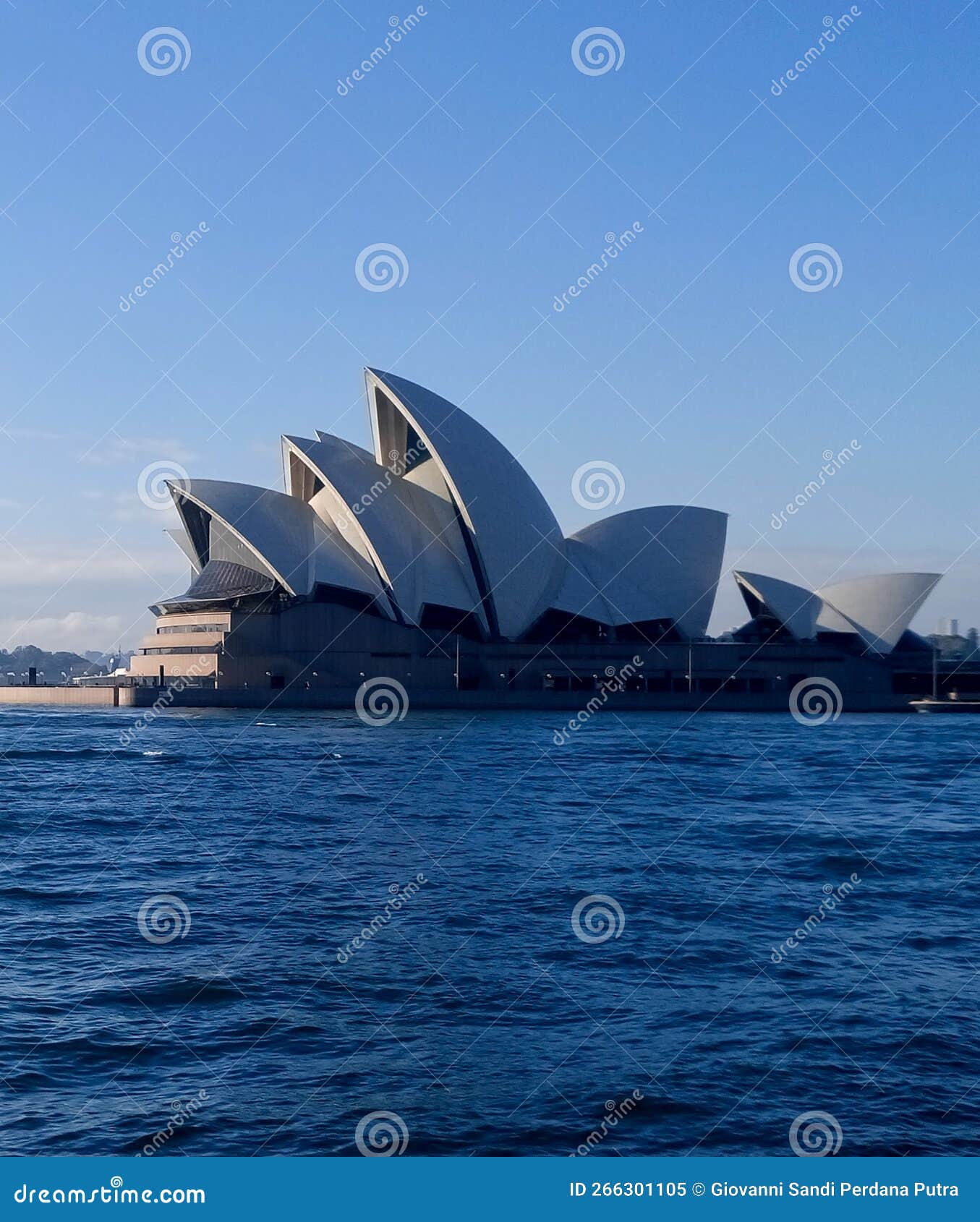 Sidney Opera House View from the Wave Editorial Image - Image of ...