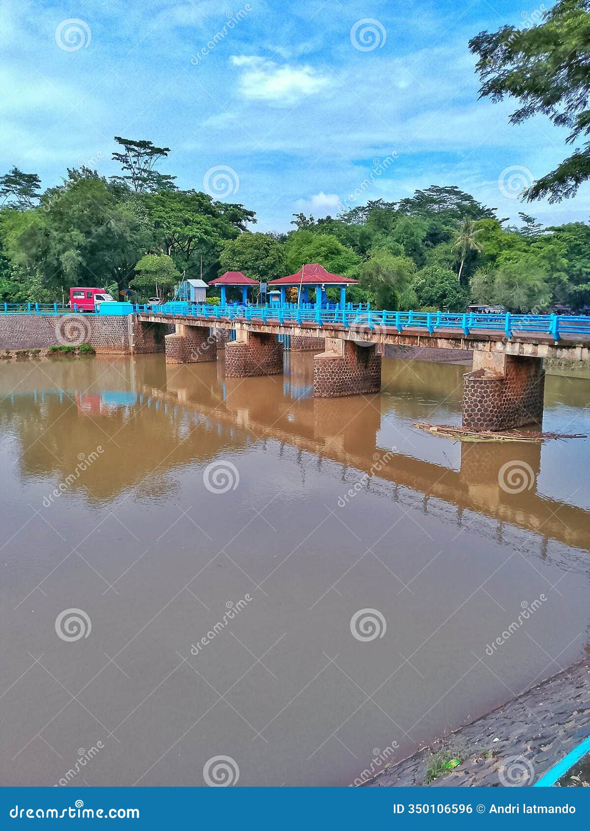 & X22;Steel-reinforced Concrete Water Gate with Automated Control ...