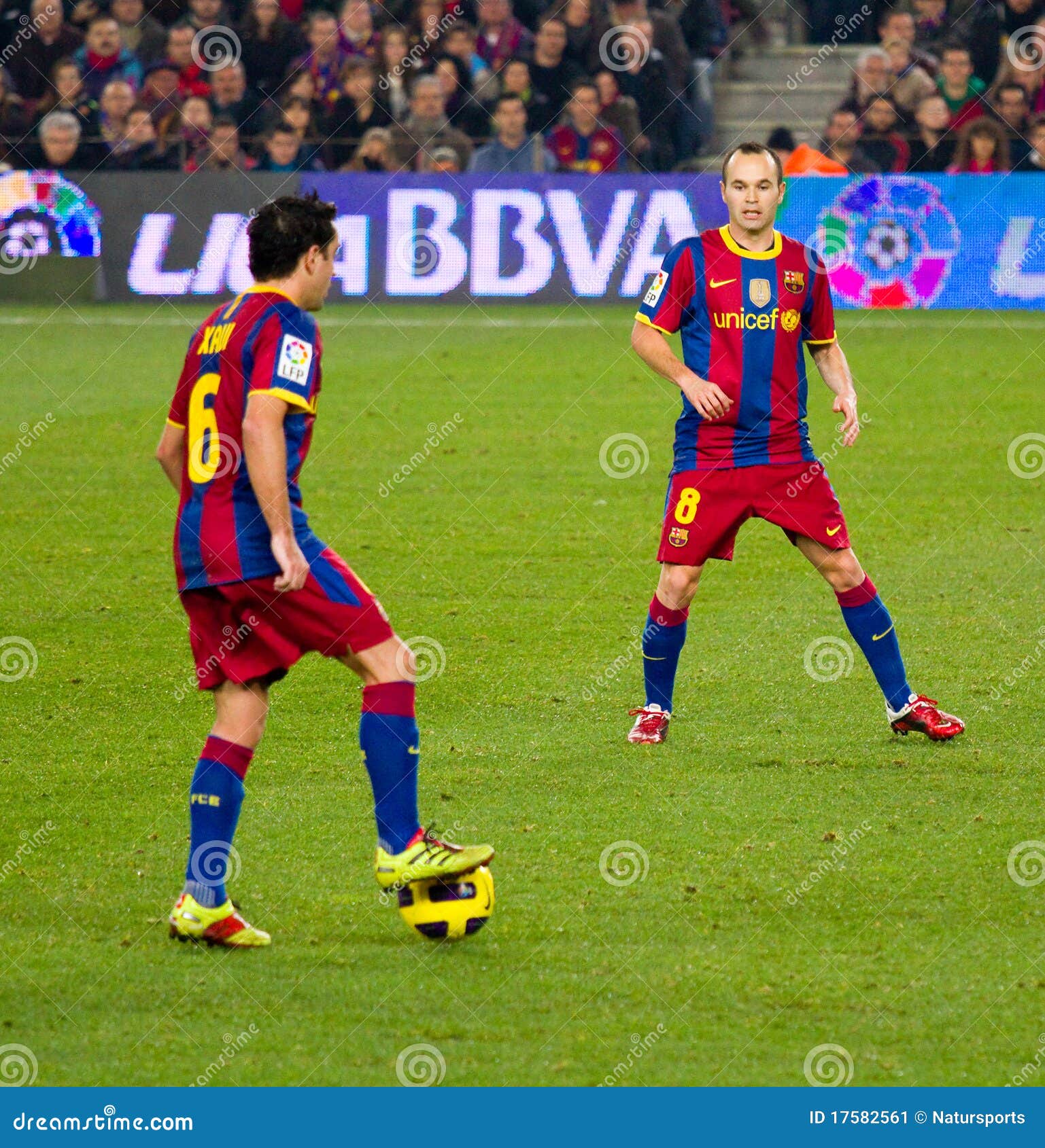 Xavi E Iniesta (FC Barcelona) Foto editorial - Imagen de corrida ...