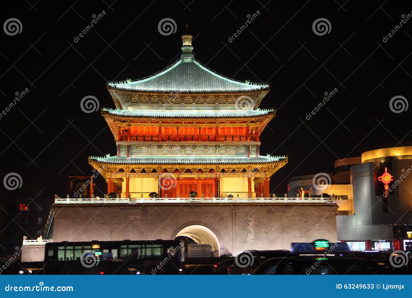 Xian Bell Tower Night redactionele stock foto. Image of structuur ...