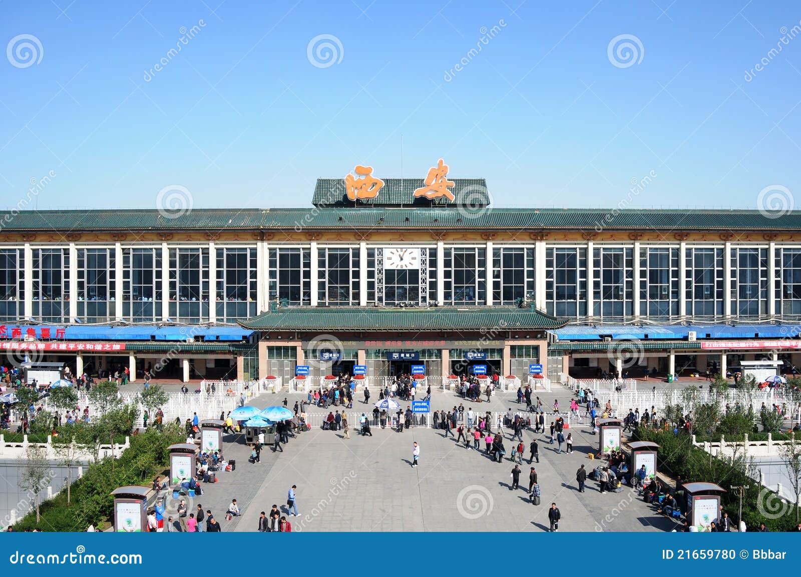Xian railway station editorial image. Image of movement - 21659780