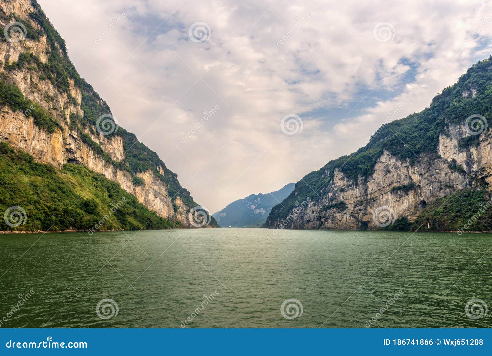 Xiling Gorge stock photo. Image of nature, blue, forest - 186741866