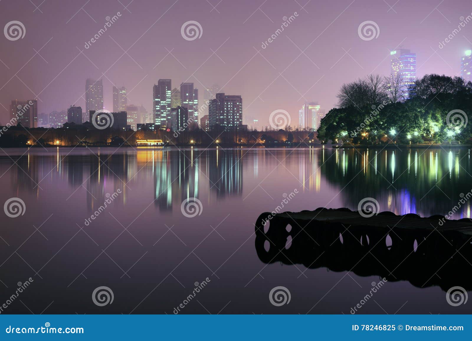 Xuanwu Lake editorial image. Image of wharf, lake, evening - 78246825