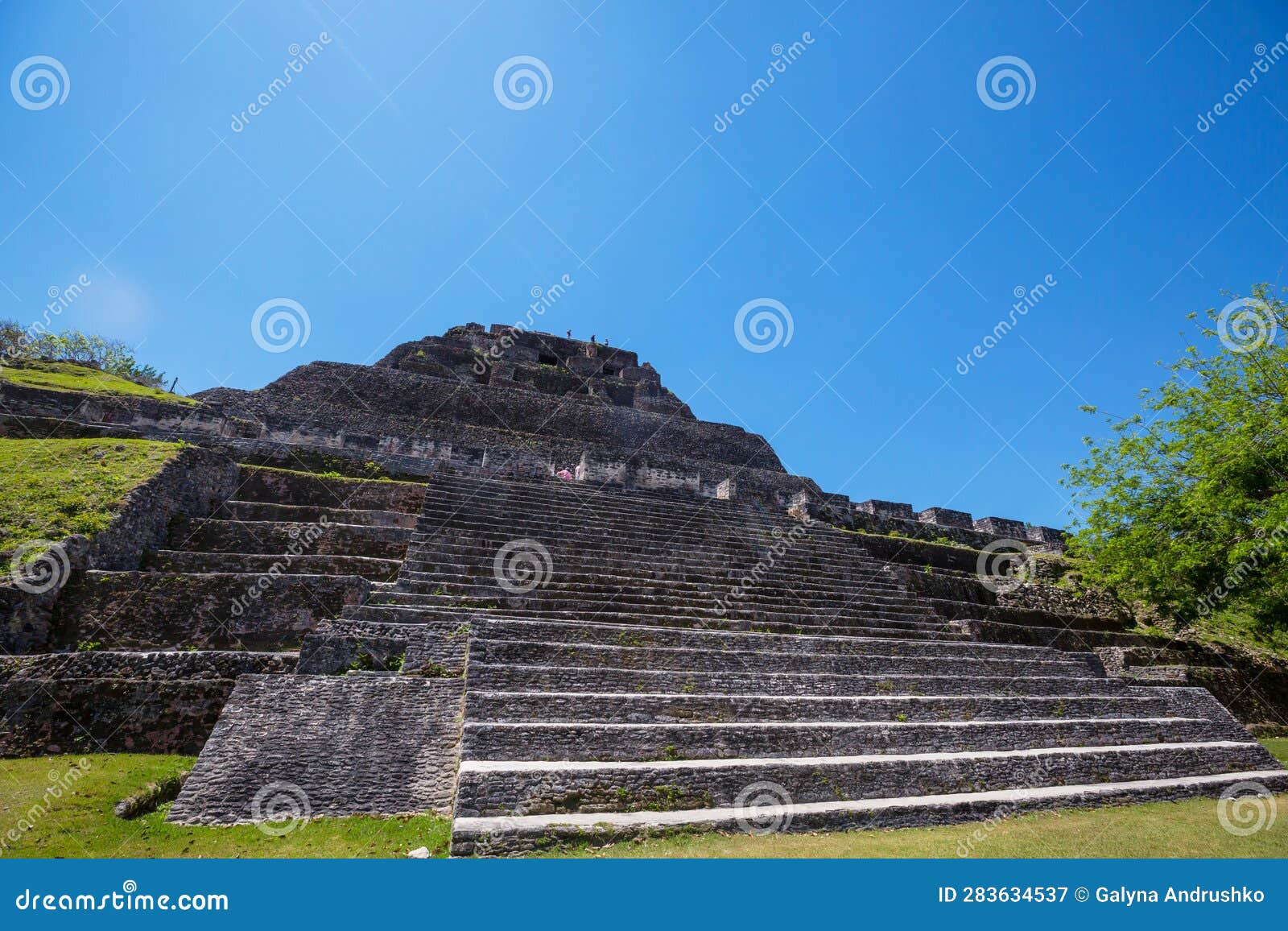 Pyramide in Belize stock image. Image of xunantunich - 283634537