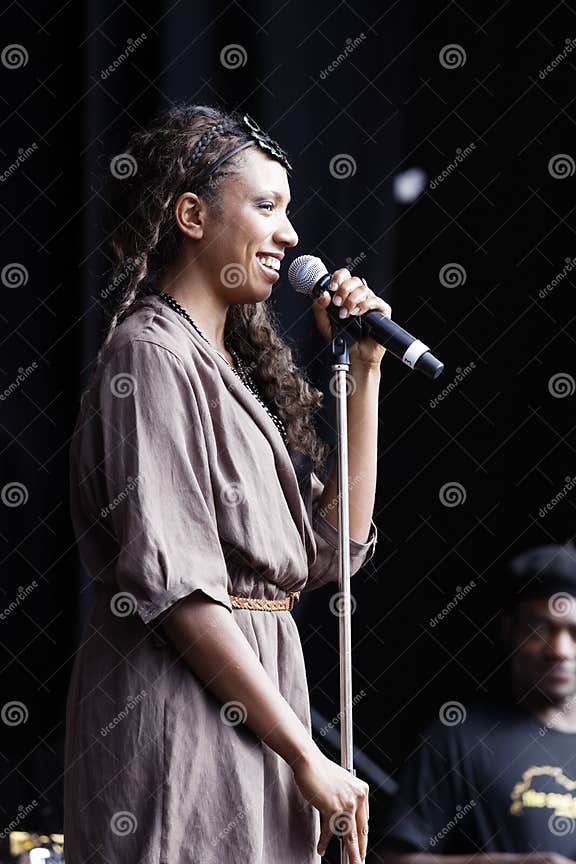 Y'akoto foto de archivo editorial. Imagen de artista - 20304653