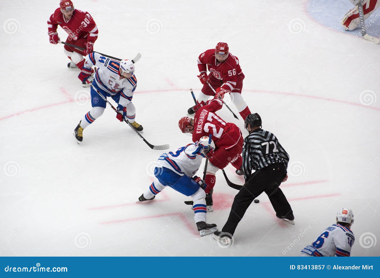 Y Koksharov ( 27) En P Datsyuk ( 13) Op Faceoff Redactionele Fotografie ...