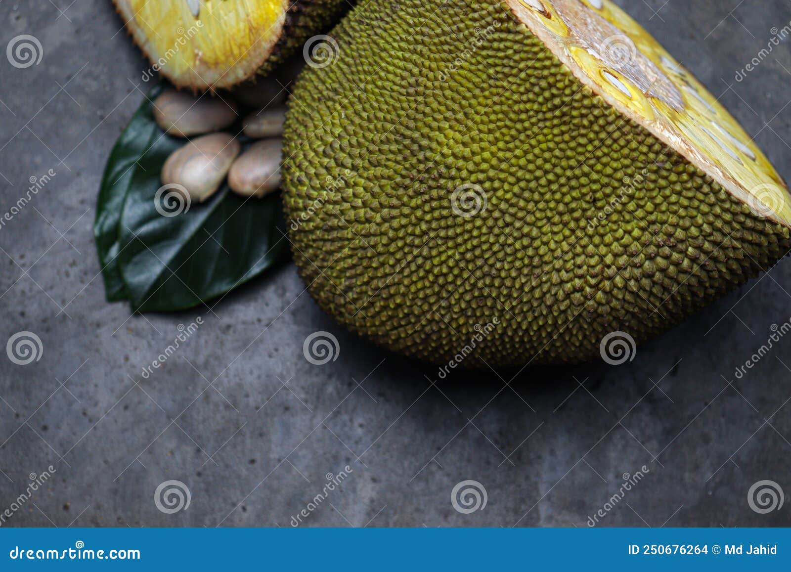 Yaca Con Semilla Y Hoja Para Comer Foto de archivo - Imagen de crezca ...