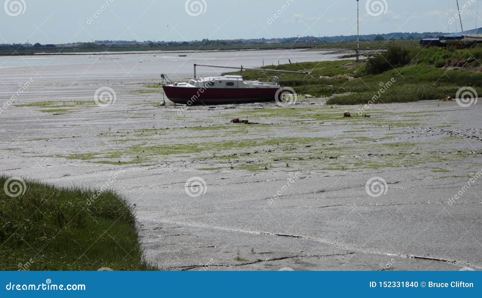 Yacht Beached when the Tides Out in England 1 Stock Photo - Image of ...