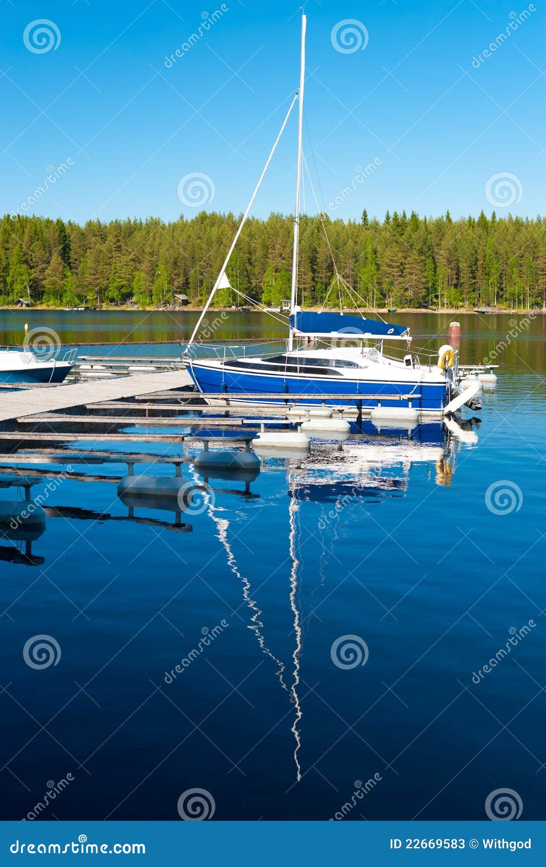 Yacht at berth stock image. Image of berth, sunny, white - 22669583