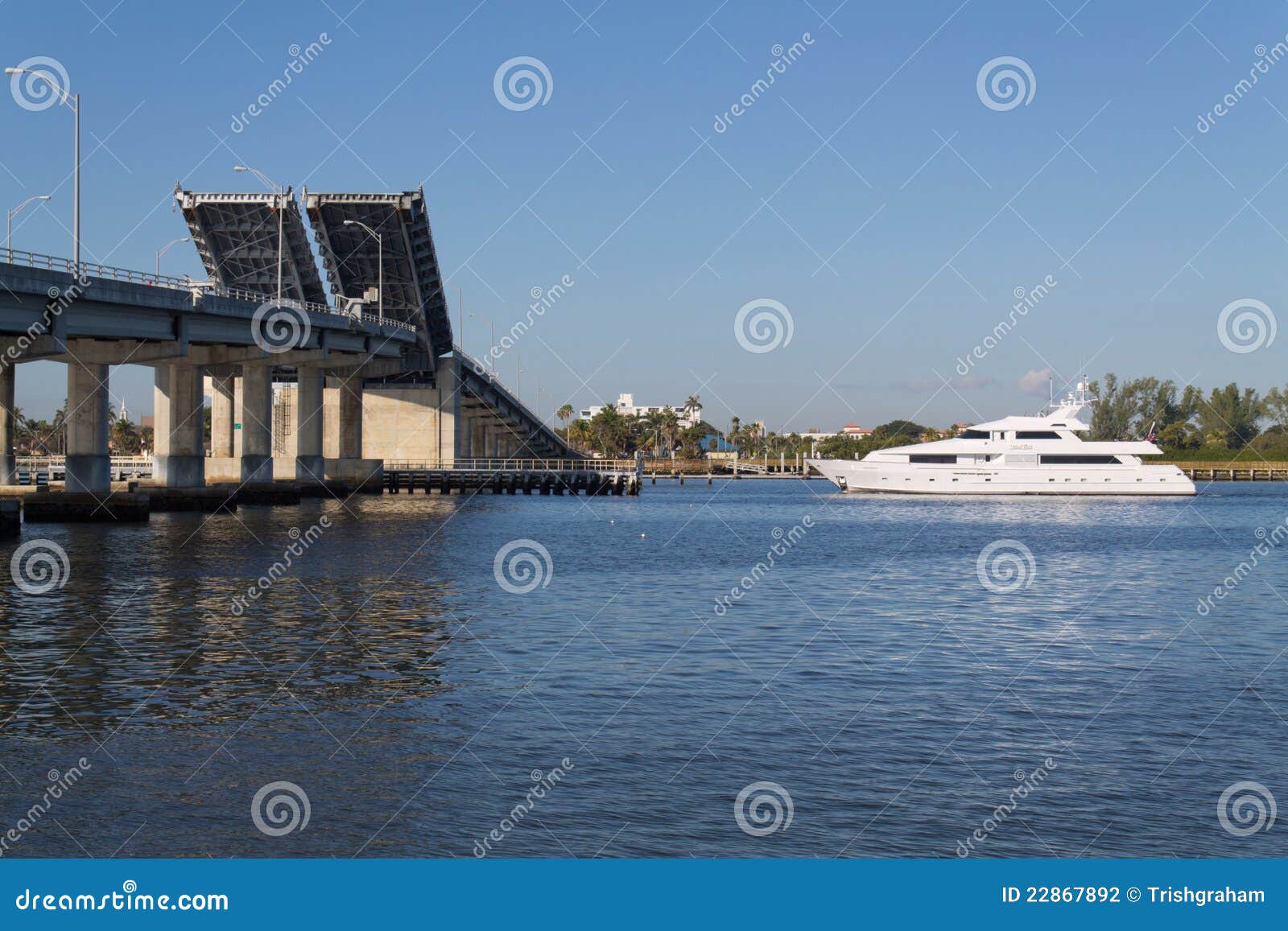 Yacht at Drawbridge stock photo. Image of river, access - 22867892