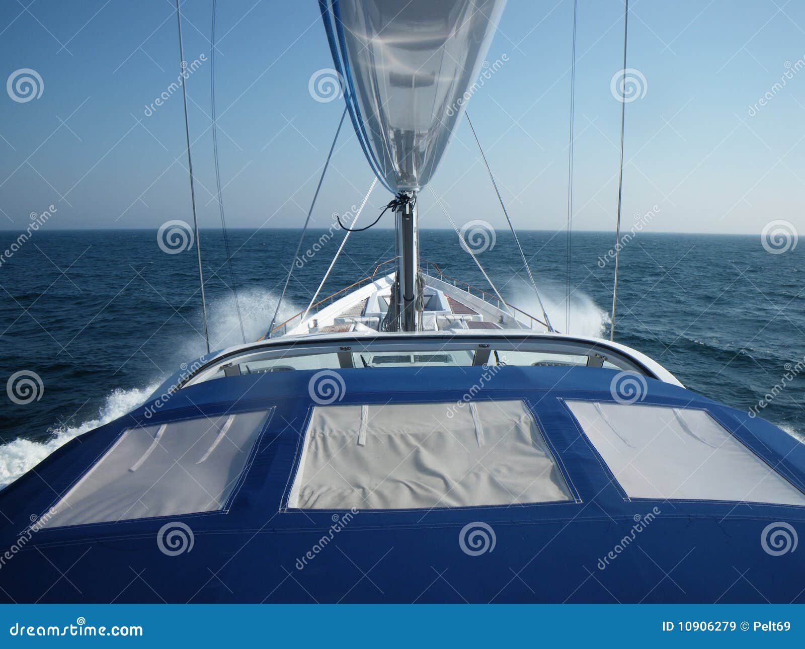 Yacht sailing on ocean stock image. Image of voyage, outdoor - 10906279