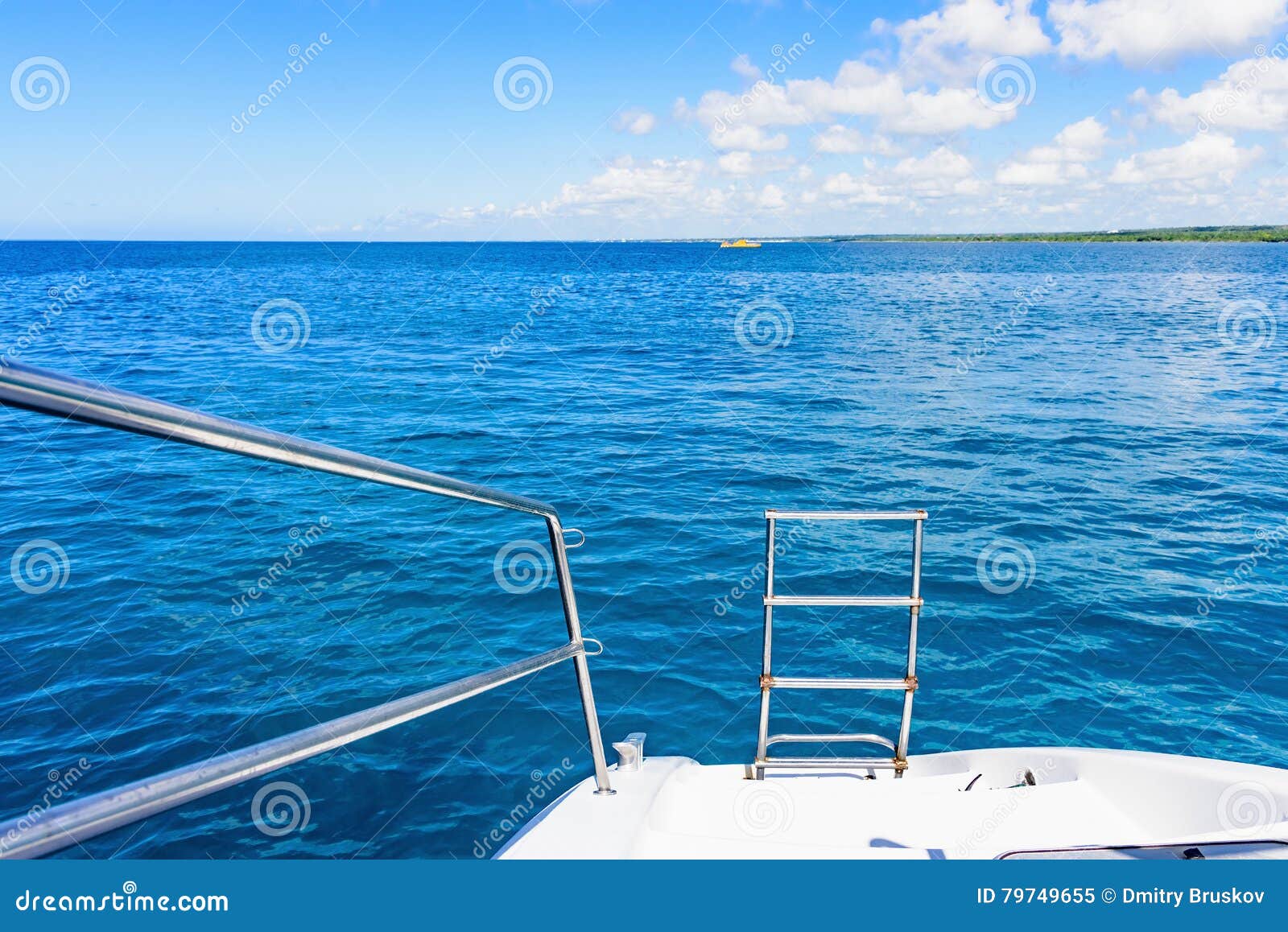 Yacht side view stock image. Image of shiny, ship, speed - 79749655