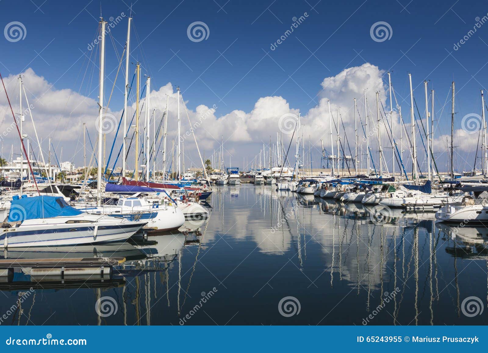 Yachts Dans Le Port De Larnaca, Chypre Image éditorial - Image du ...