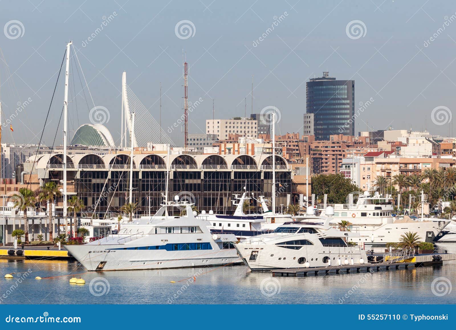 Yachts Dans Le Port De Valence, Espagne Photo stock - Image du ...