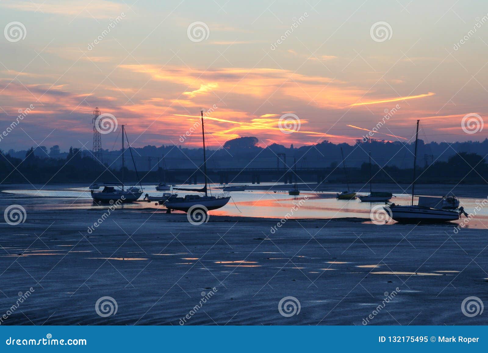 Yachts at Sunset in Manningtree Editorial Image - Image of stour ...