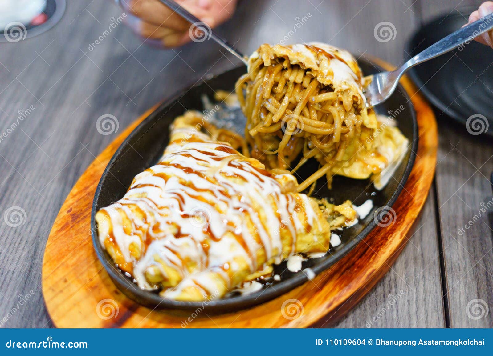 Yakisoba with egg roll stock photo. Image of okonomiyaki - 110109604