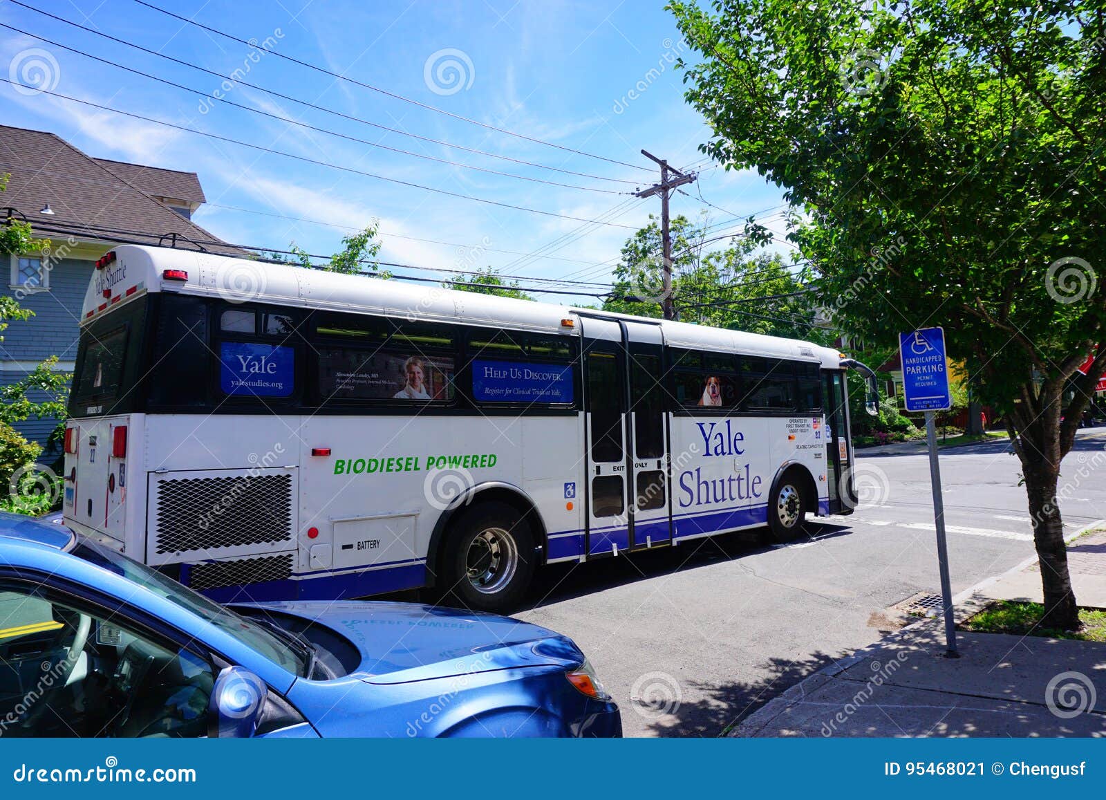 Yale University shuttle editorial photo. Image of door - 95468021