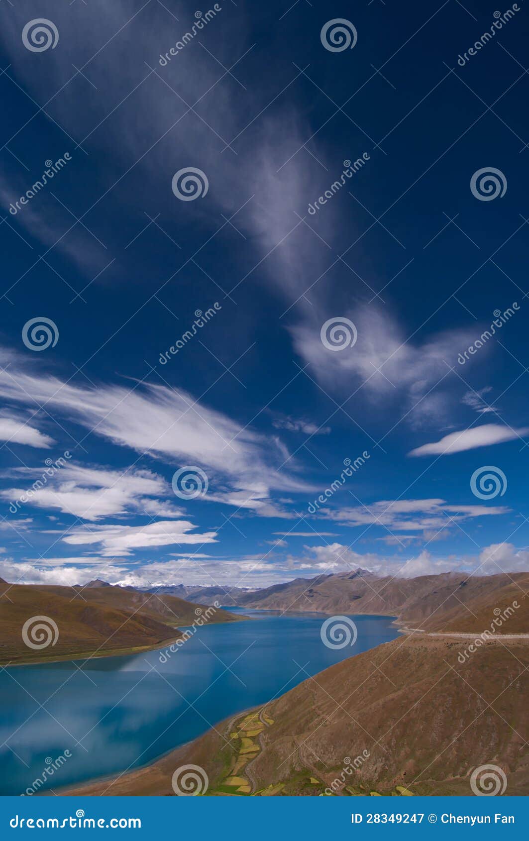 The Yang Lake(Yamzhog Yumco) Stock Image - Image of lofty, peak: 28349247