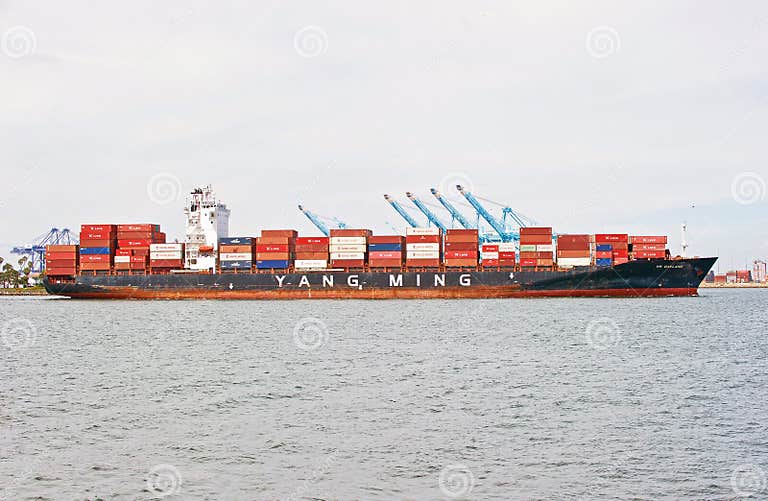Yang Ming Cargo Container Ship Redactionele Afbeelding - Image of ...