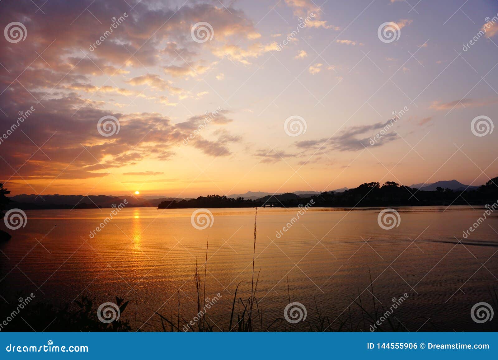 Yangcheng Lake Sunset stock photo. Image of life, flower - 144555906