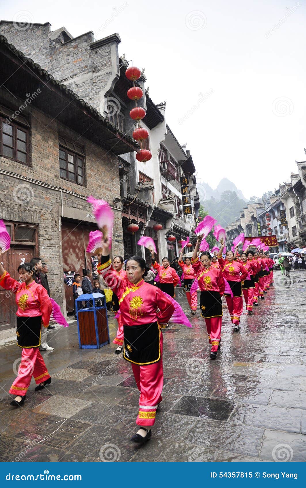 Yangko Dance editorial image. Image of recreation, elder - 54357815