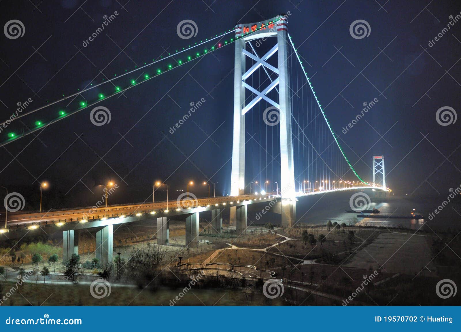 Yangluo Bridge editorial photography. Image of wuhan - 19570702