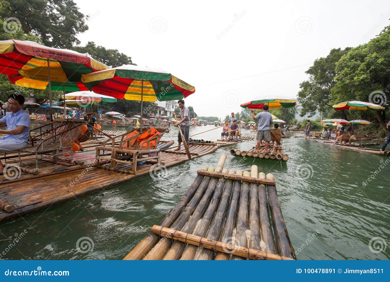 Yangshuo, China redactionele foto. Image of berg, landschap - 100478891