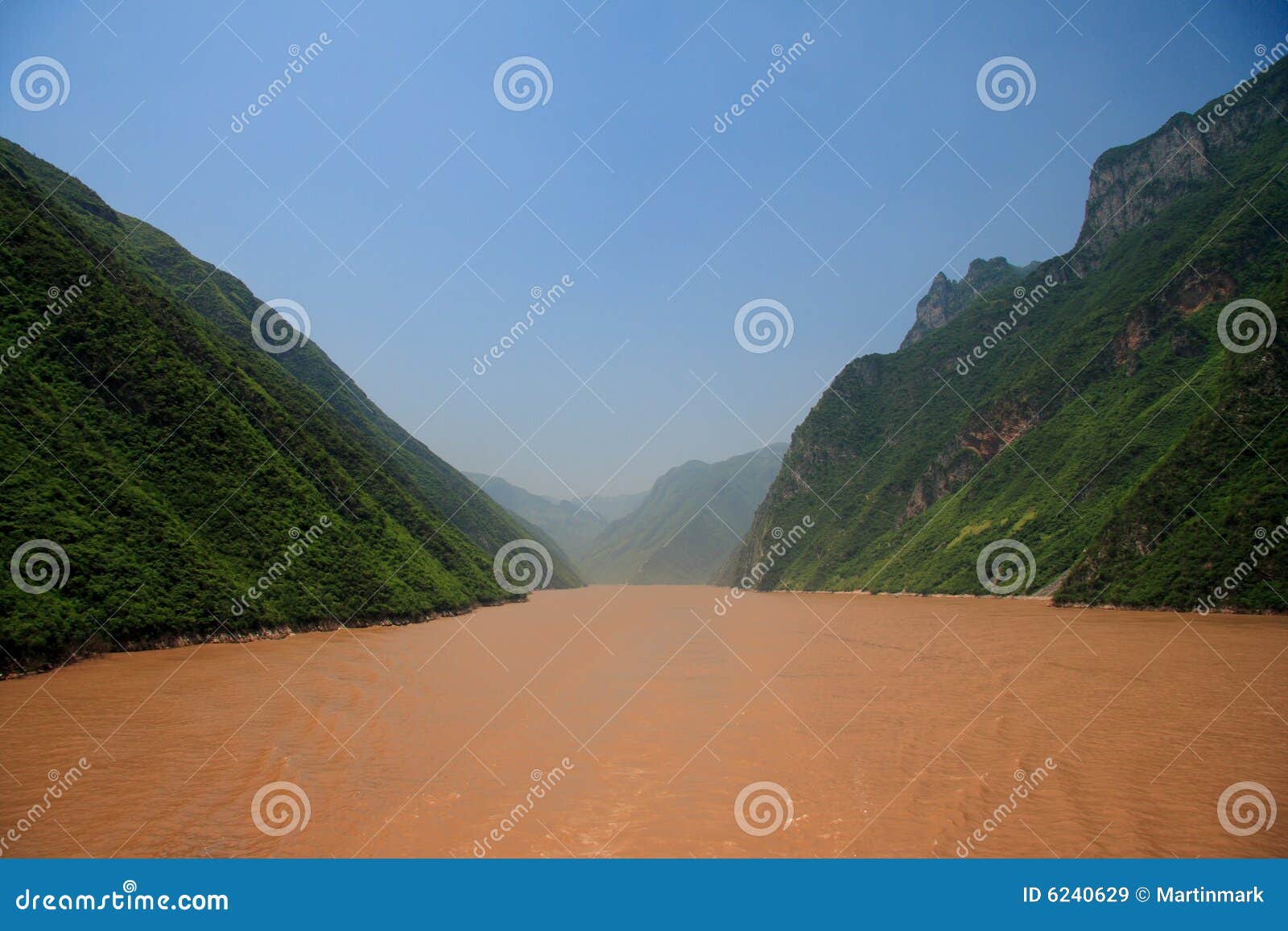 Yangtze-Fluss stockbild. Bild von braun, schlamm, drei - 6240629