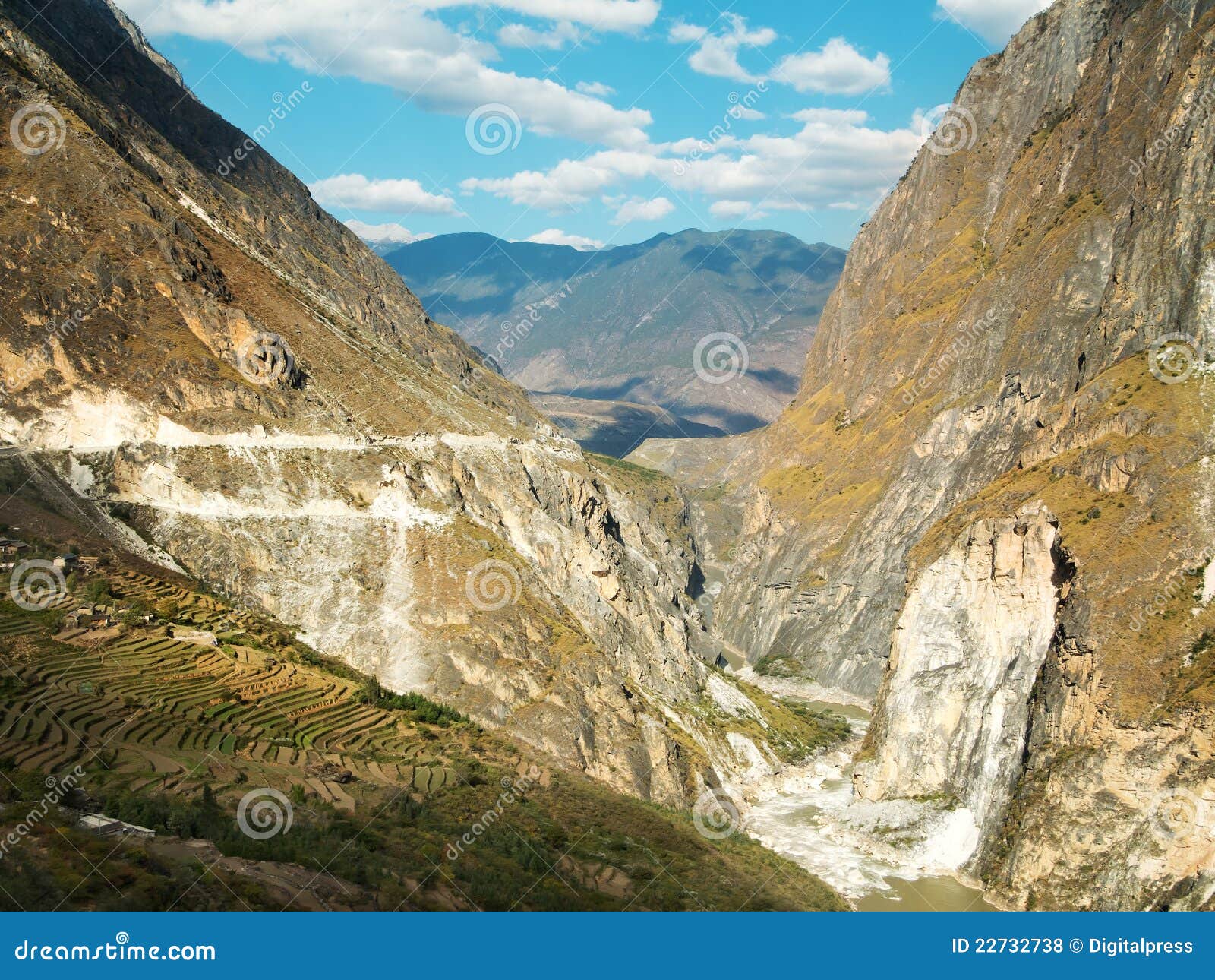 Yangtze-Fluss in Yunnan, China Stockfoto - Bild von berg, daoismus ...
