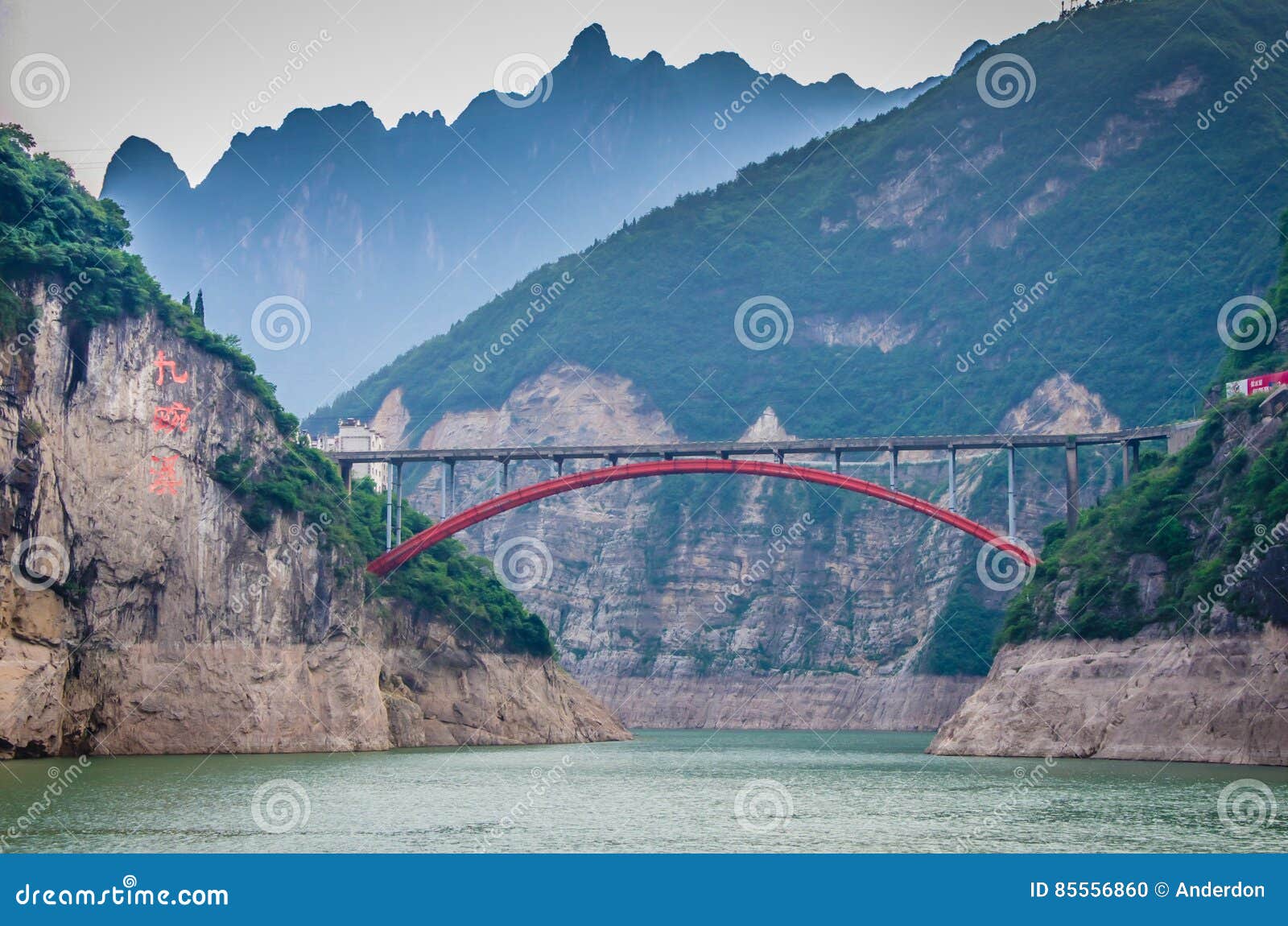 Yangtze river editorial image. Image of outside, pillar - 85556860