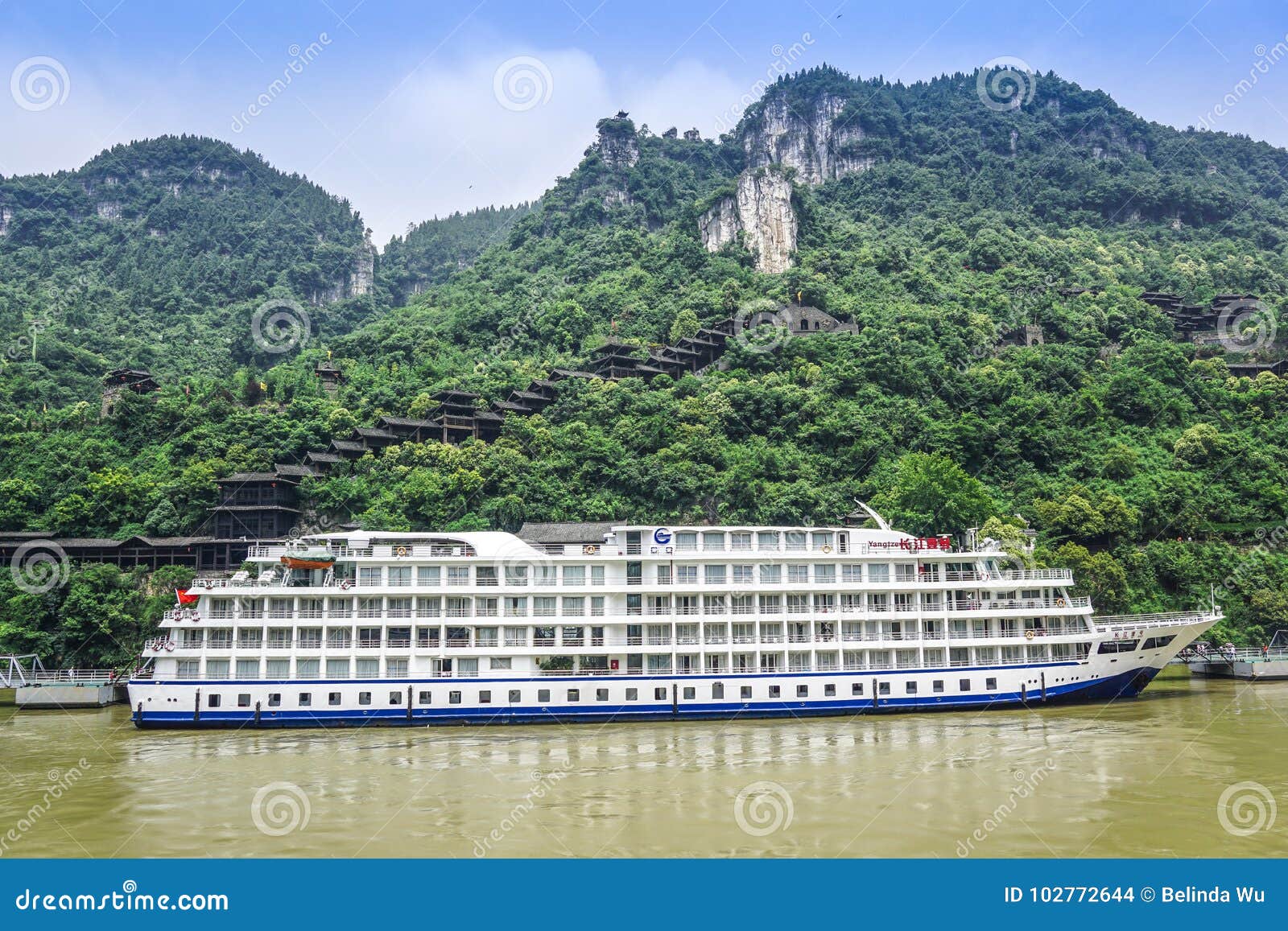 Yangtze River Cruise editorial stock image. Image of summer - 102772644