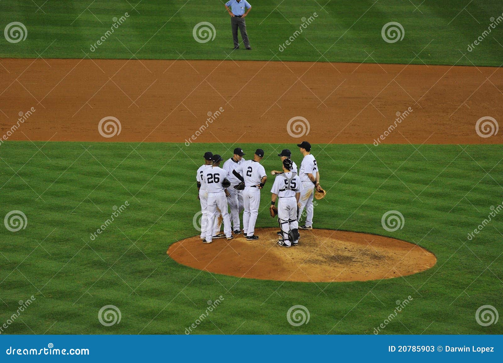 Yankee Players on the Mound Editorial Stock Photo - Image of glove ...