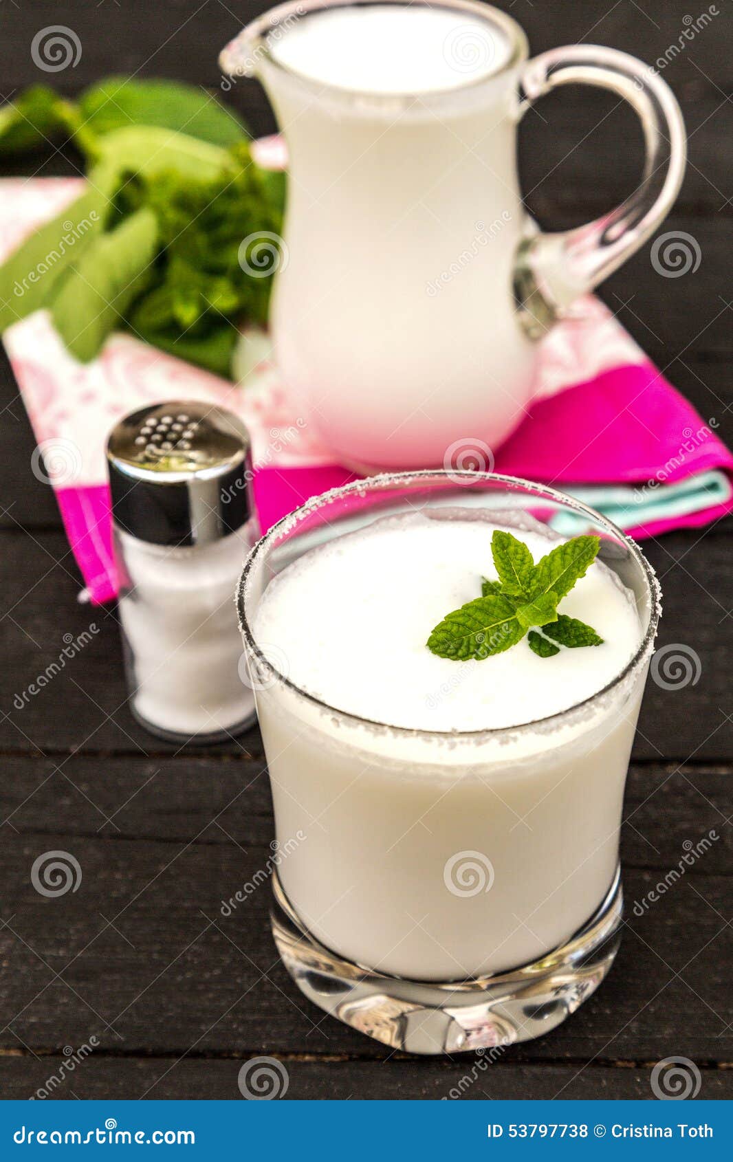 Yaourt d'Ayran photo stock. Image du lames, été, jours - 53797738