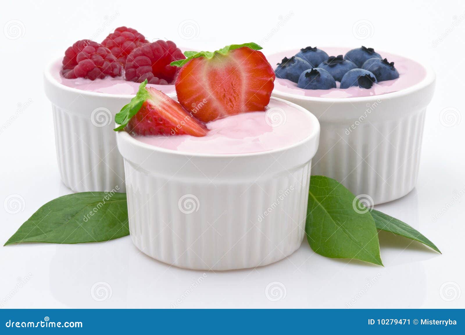 Yaourt et fruit image stock. Image du framboise, sain - 10279471