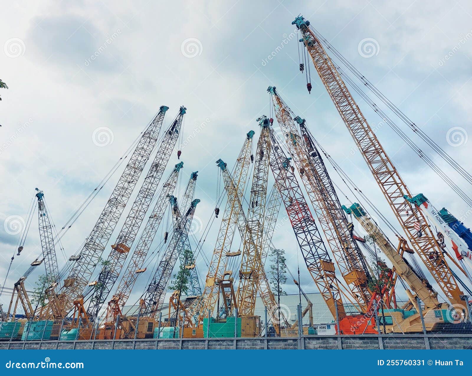 A Yard of Multiple Industrial Heavy Duty High Load Cranes Editorial ...