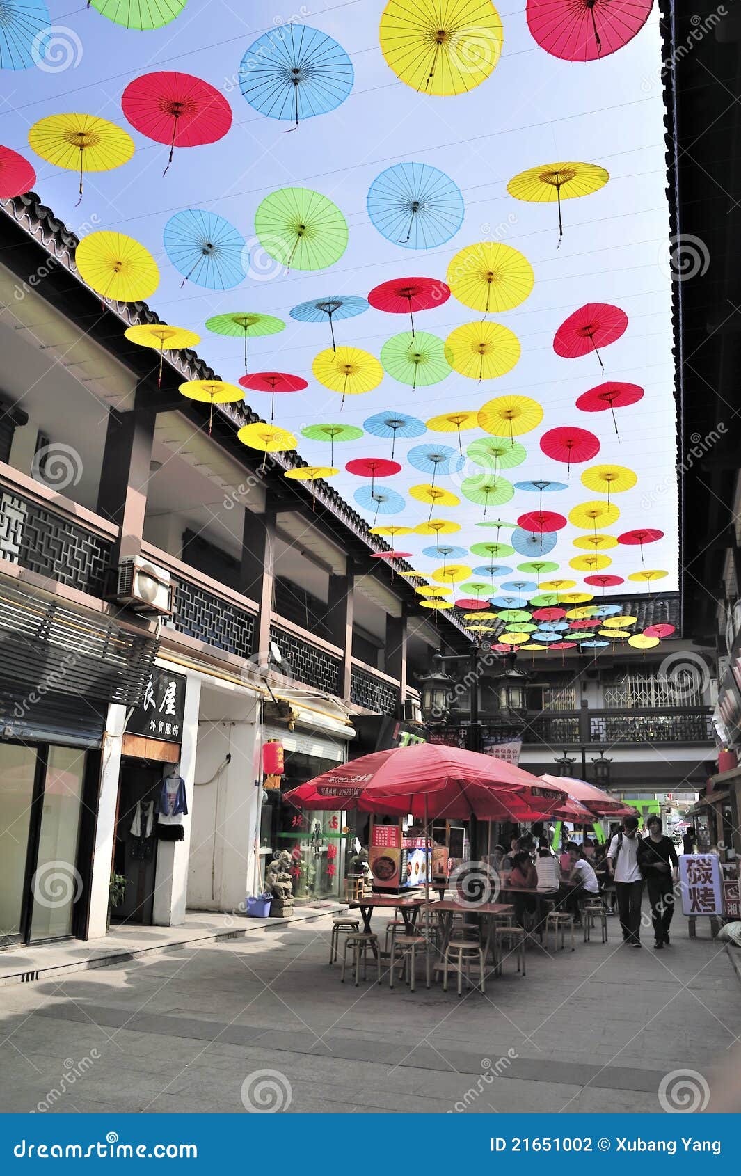Yard,Silk parasol editorial photography. Image of traditional - 21651002